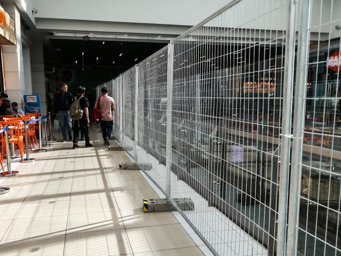 Costanera Center pone rejas de seguridad luego de suicidio al interior del mall - El Mostrador