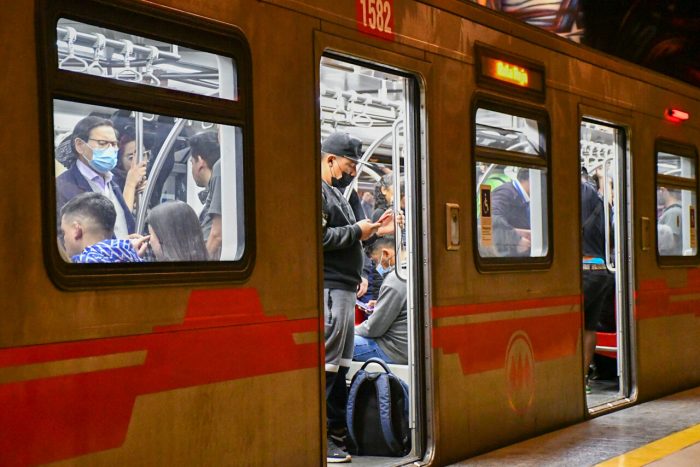 Metro de Santiago informa el restablecimiento del servicio en la Línea 4 tras persona en la vía ...